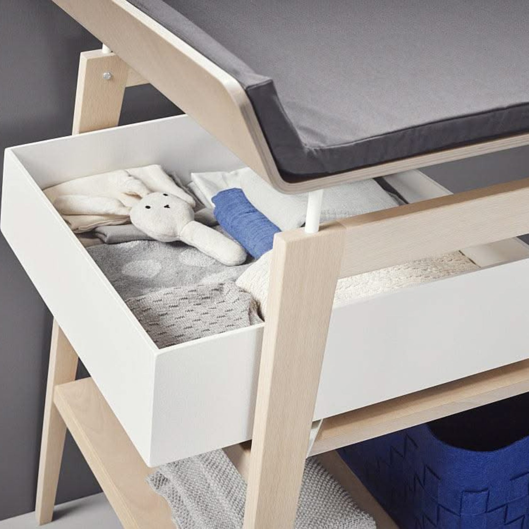 Leander Linea Change Table – The Memo